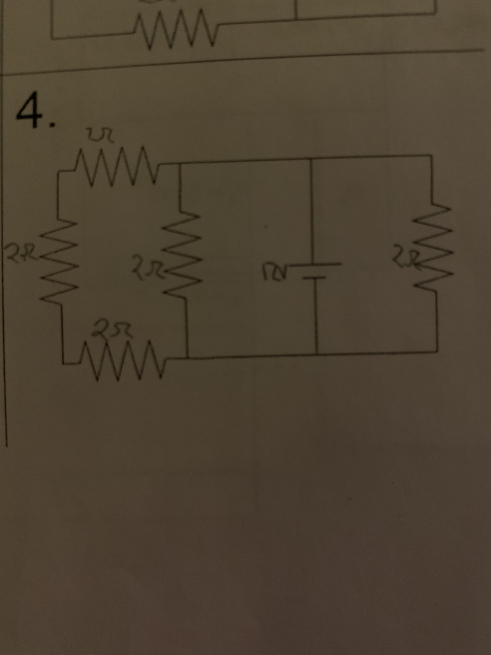 Solved in the circuit below, the voltage of the battery is | Chegg.com