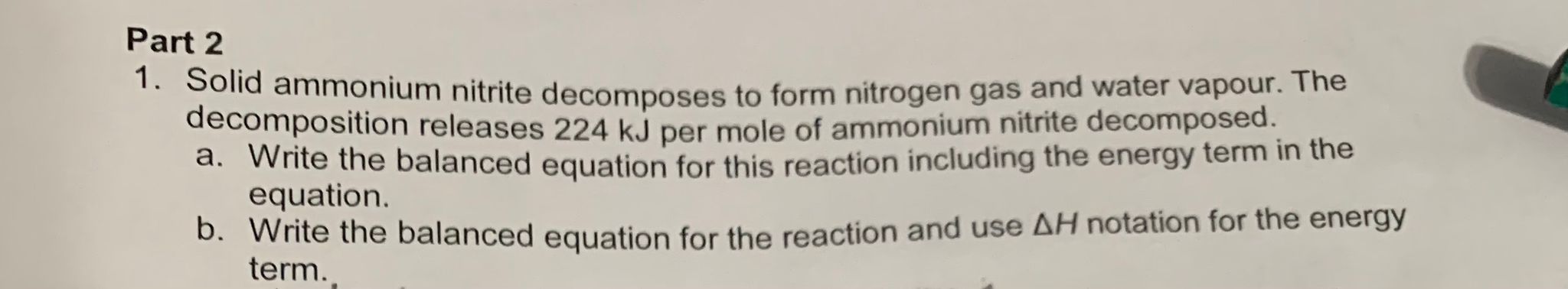 Solved Solid ammonium nitrite decomposes to form nitrogen | Chegg.com