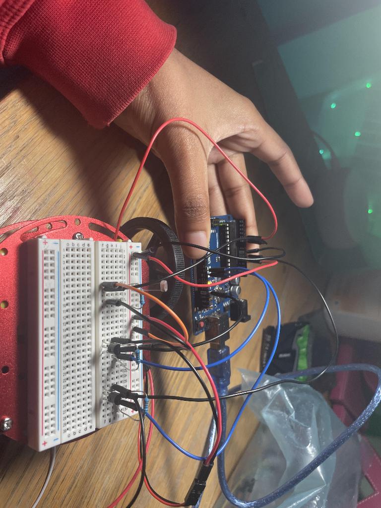 Please draw a clear circuit schematic. (blue | Chegg.com