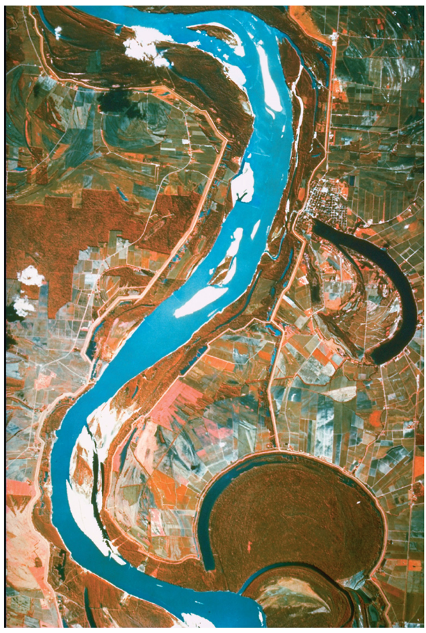 Solved Using the satellite image of the Mississippi River, | Chegg.com