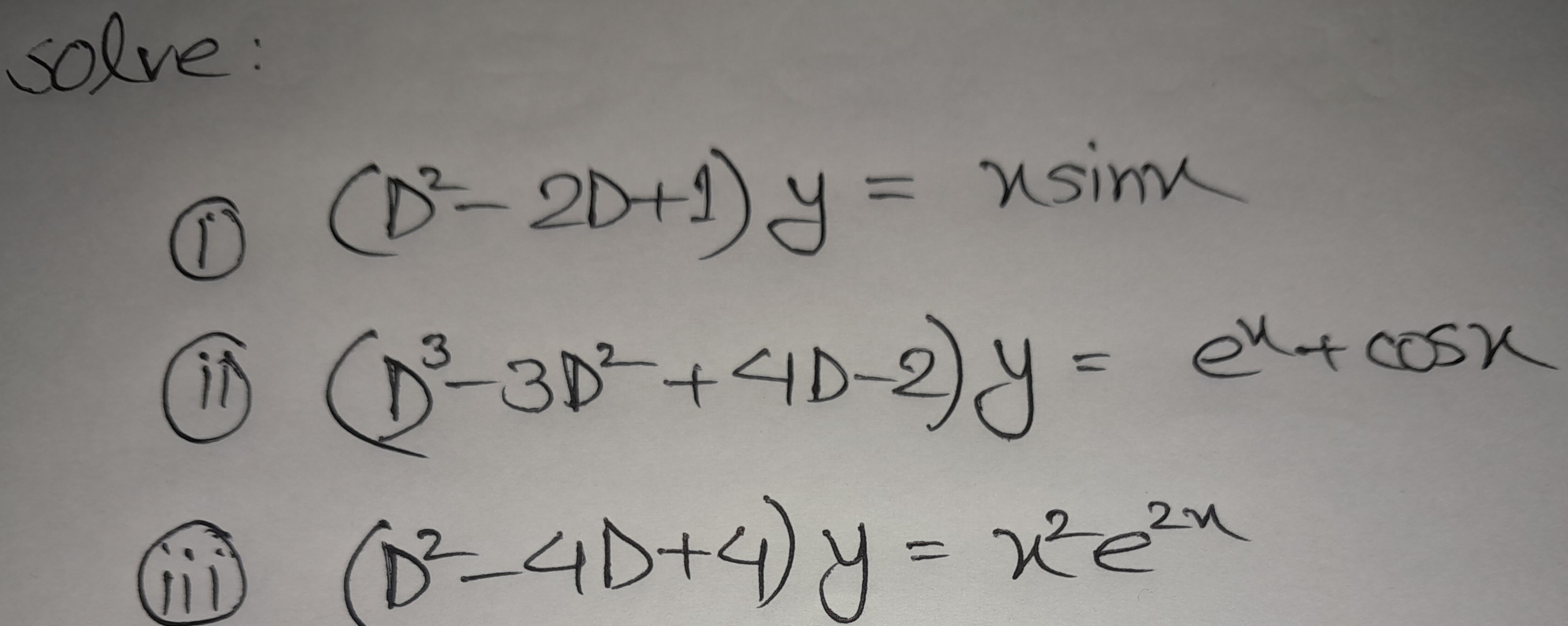 Solved (1) (D2−2D+1)y=xsinx (ii) (D3−3D2+4D−2)y=ex+cosx | Chegg.com