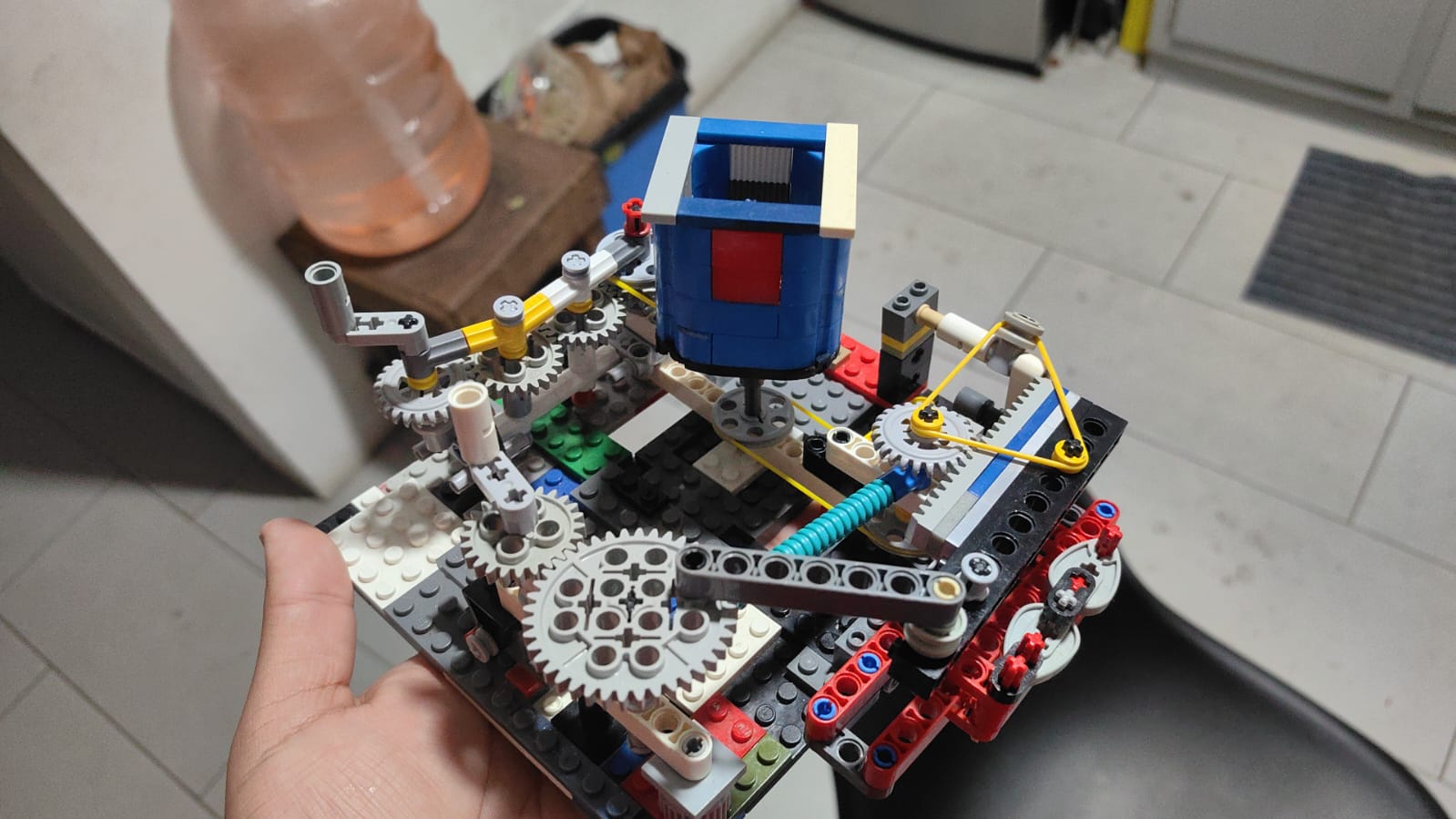 calculate with gruebler´s equation the mobility of | Chegg.com