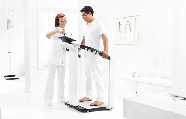 Solved a) How does the bioimpedance measurement procedure | Chegg.com