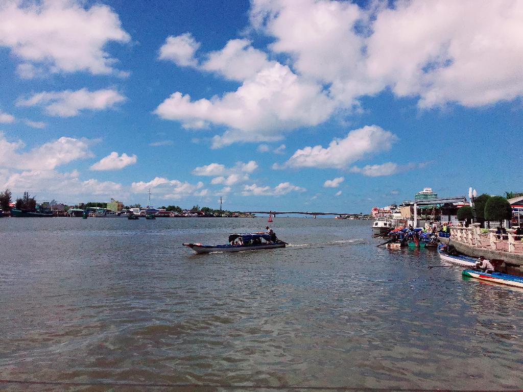 Solved Need help in creating a grid layout for an HTML Code | Chegg.com