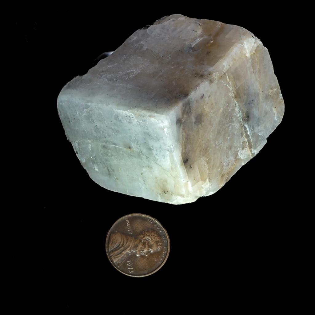 Solved What is the breakage pattern of this mineral? | Chegg.com