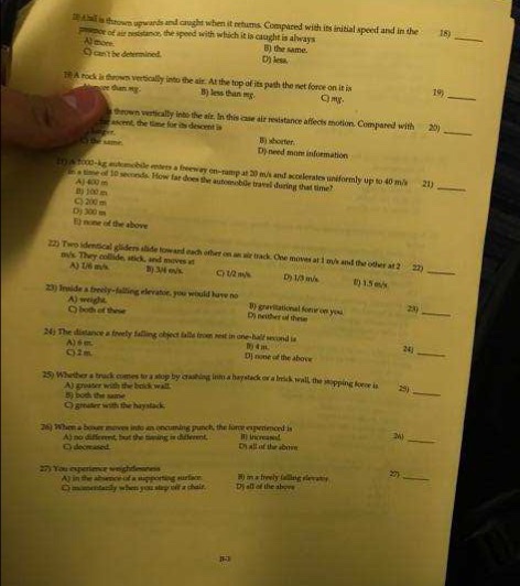 Solved 28) A 1000-ks car and a 2000-kg car are hoisted to | Chegg.com