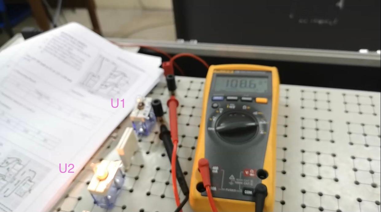 Solved ОНЫ U1 U2 COM E1 RESISTOR IN SERIES (TOTAL VOLTAGE) | Chegg.com