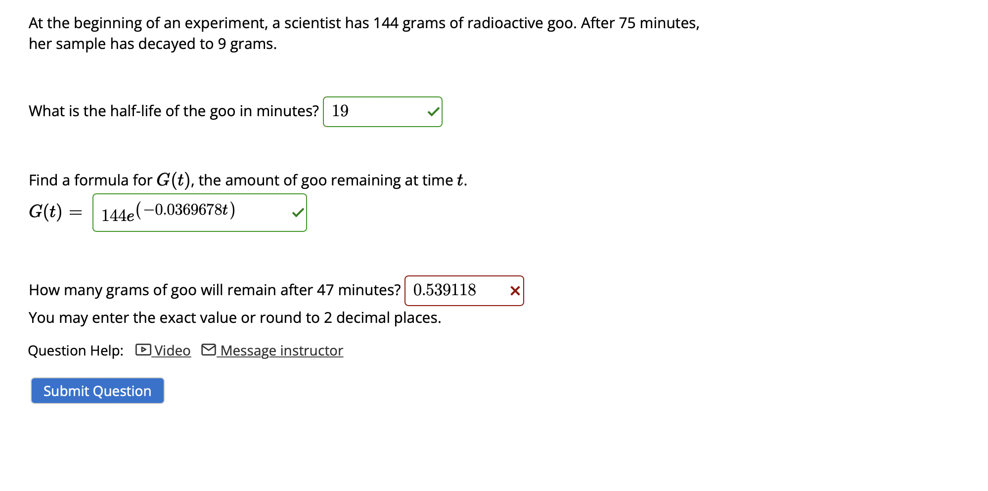 Solved At the beginning of an experiment, a scientist has | Chegg.com