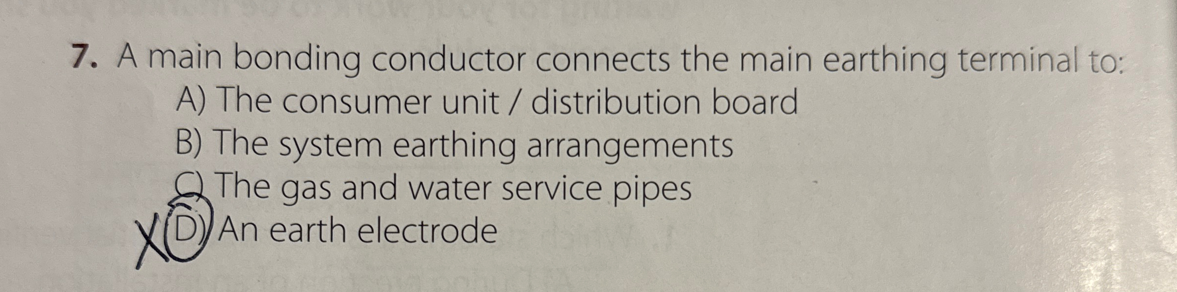 Solved A main bonding conductor connects the main earthing | Chegg.com