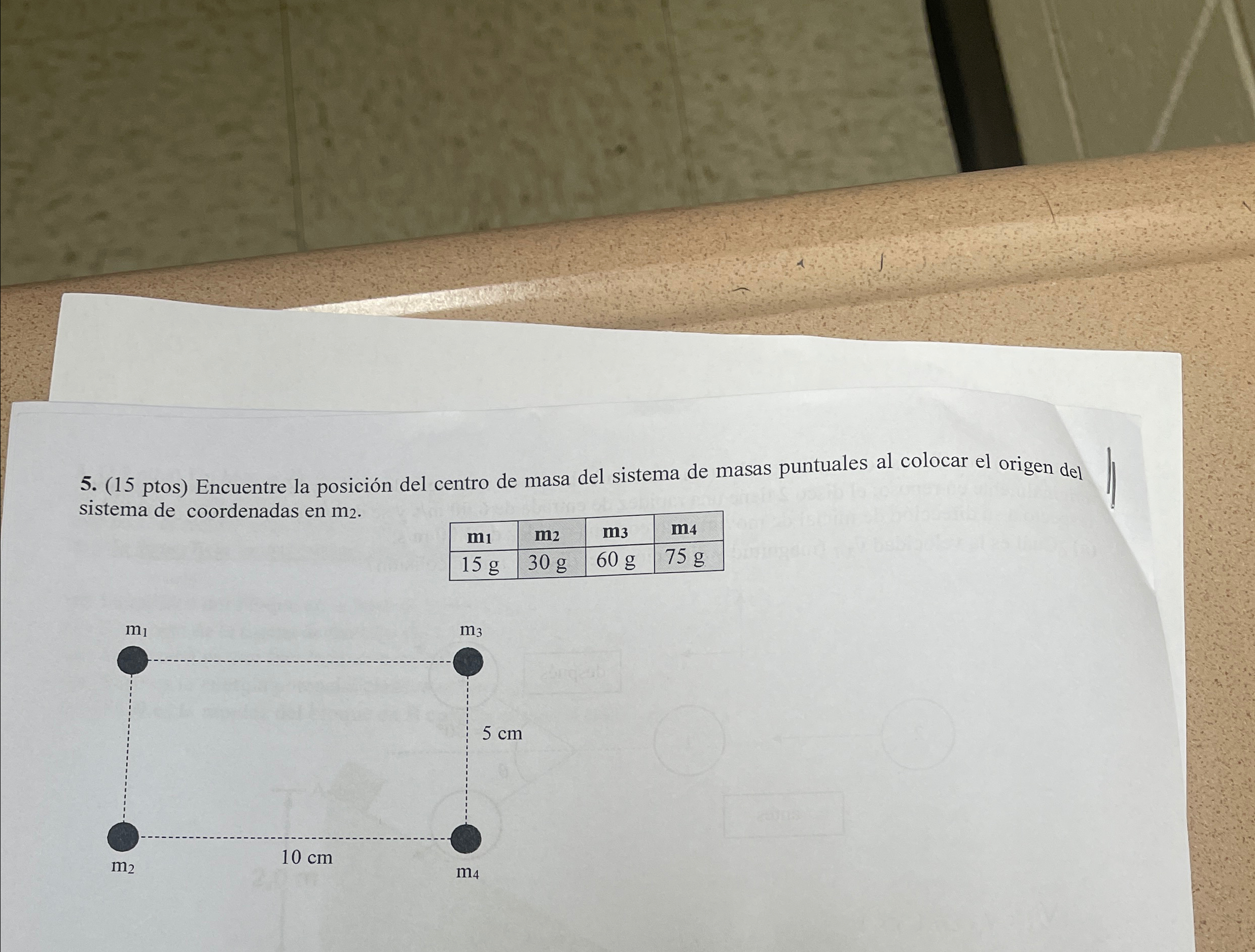 Solved (15 ﻿ptos) ﻿Encuentre la posición del centro de masa | Chegg.com