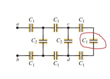 Solved En en el siguiente circuito, cada capacitancia C1 ﻿es | Chegg.com