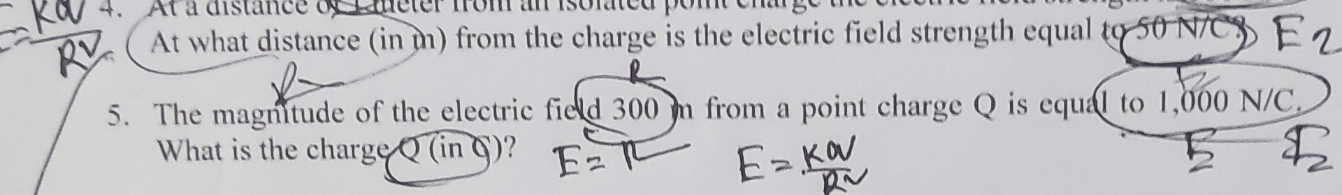 Solved What is the charge Q (in Q | Chegg.com