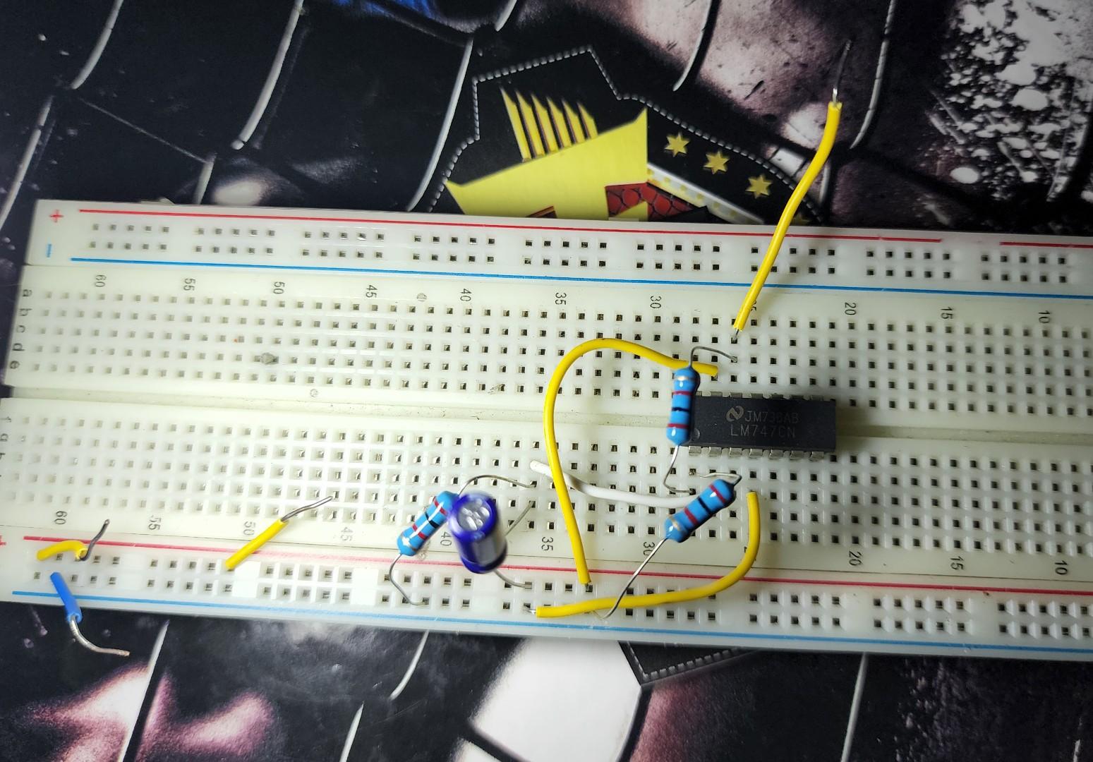 Solved does the circuit correctly in this breadboard and I | Chegg.com