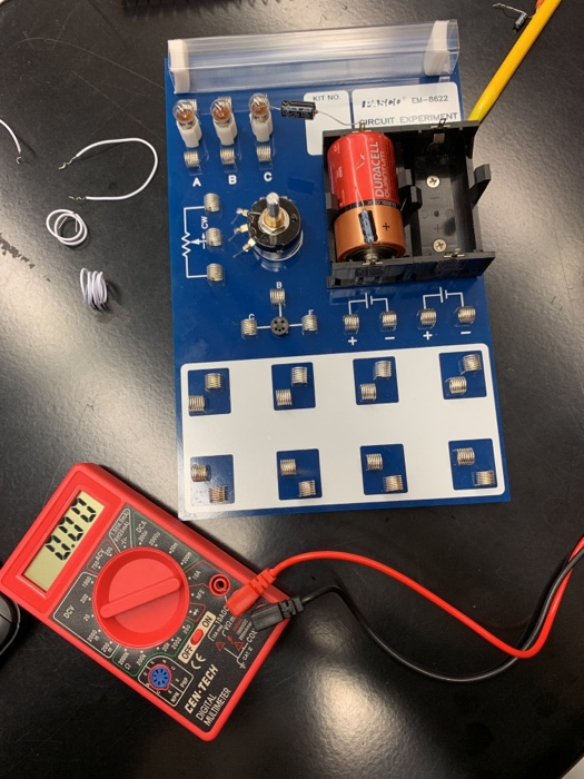 Solved Lab 4: Lab Handout Combination of Capacitors Setup: | Chegg.com