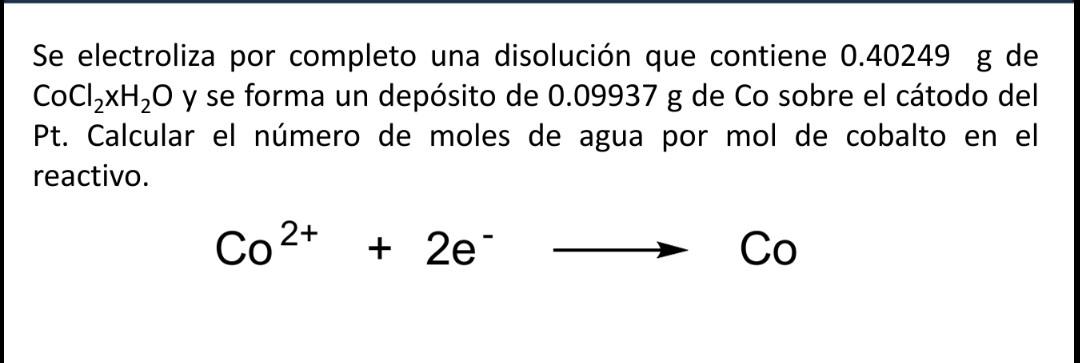 Se electroliza por completo una disolución que | Chegg.com