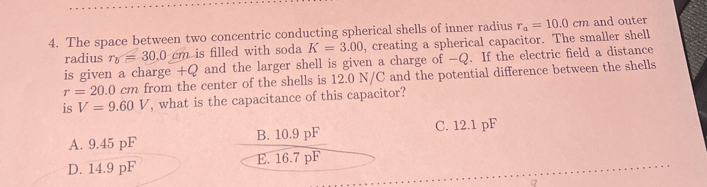 Solved The space between two concentric conducting spherical | Chegg.com