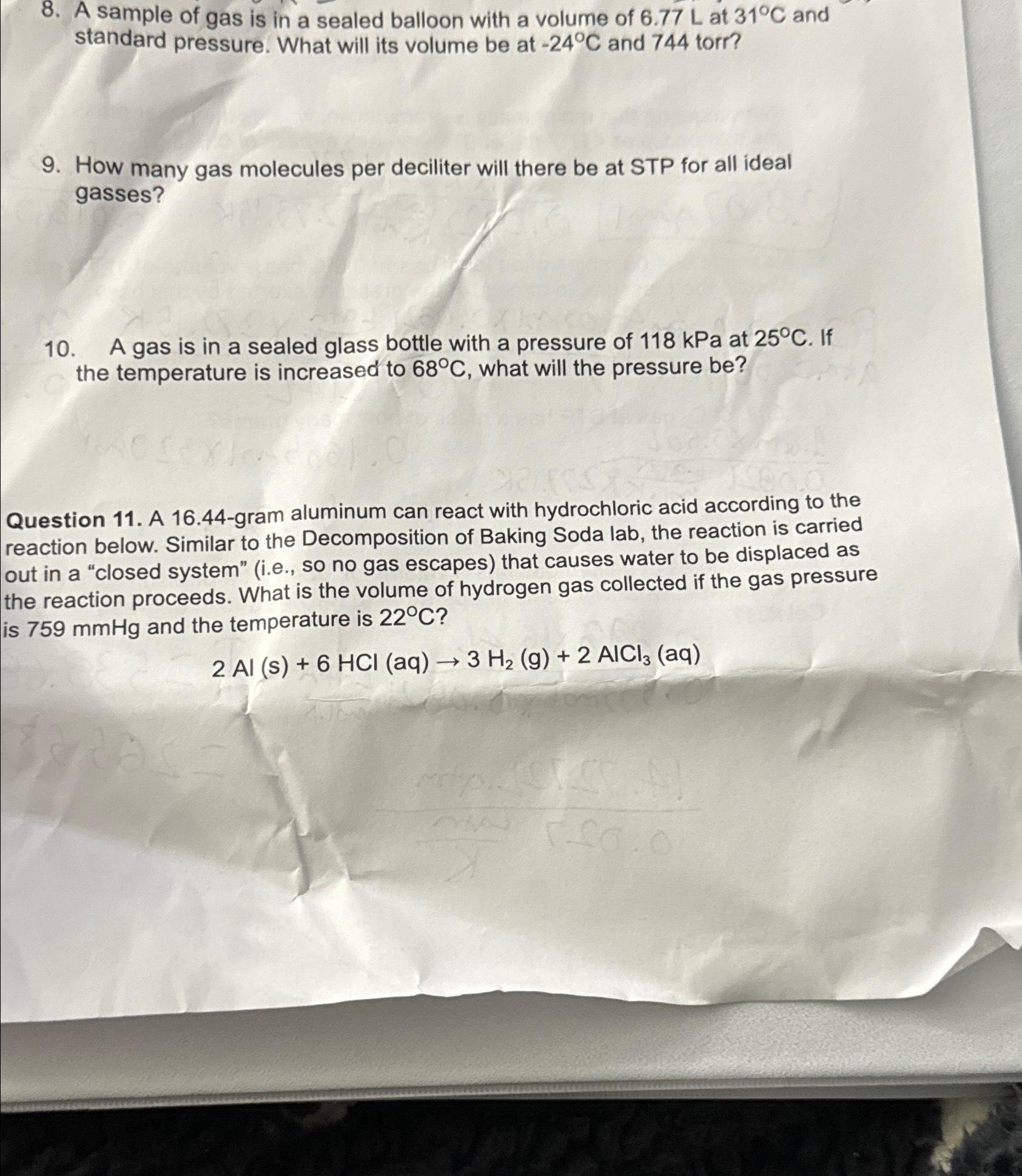 Solved A sample of gas is in a sealed balloon with a volume | Chegg.com