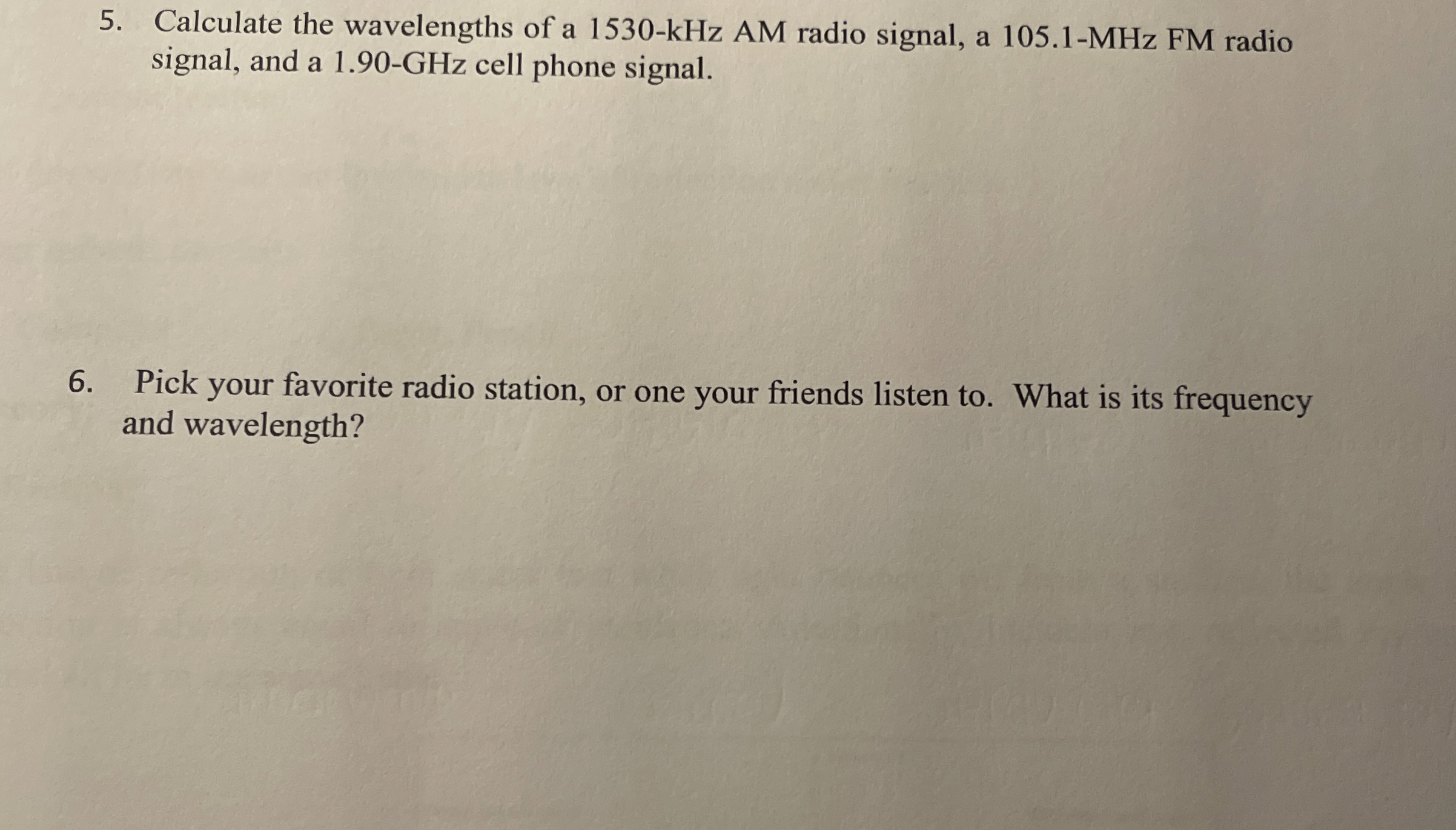 Solved Calculate the wavelengths of a 1530-kHz ﻿AM radio | Chegg.com